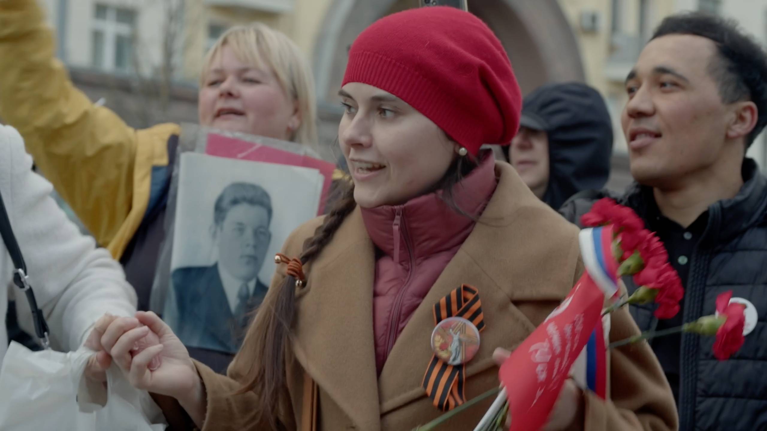 Молитва. Бессмертный полк Москва. фрагмент док. фильма «ОТЕЦ АЛЕКСАНДР».
