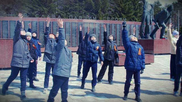 Аист на крыше (сл. В. Поперечного, муз. Д. Тухманова) исполняет 4А класс