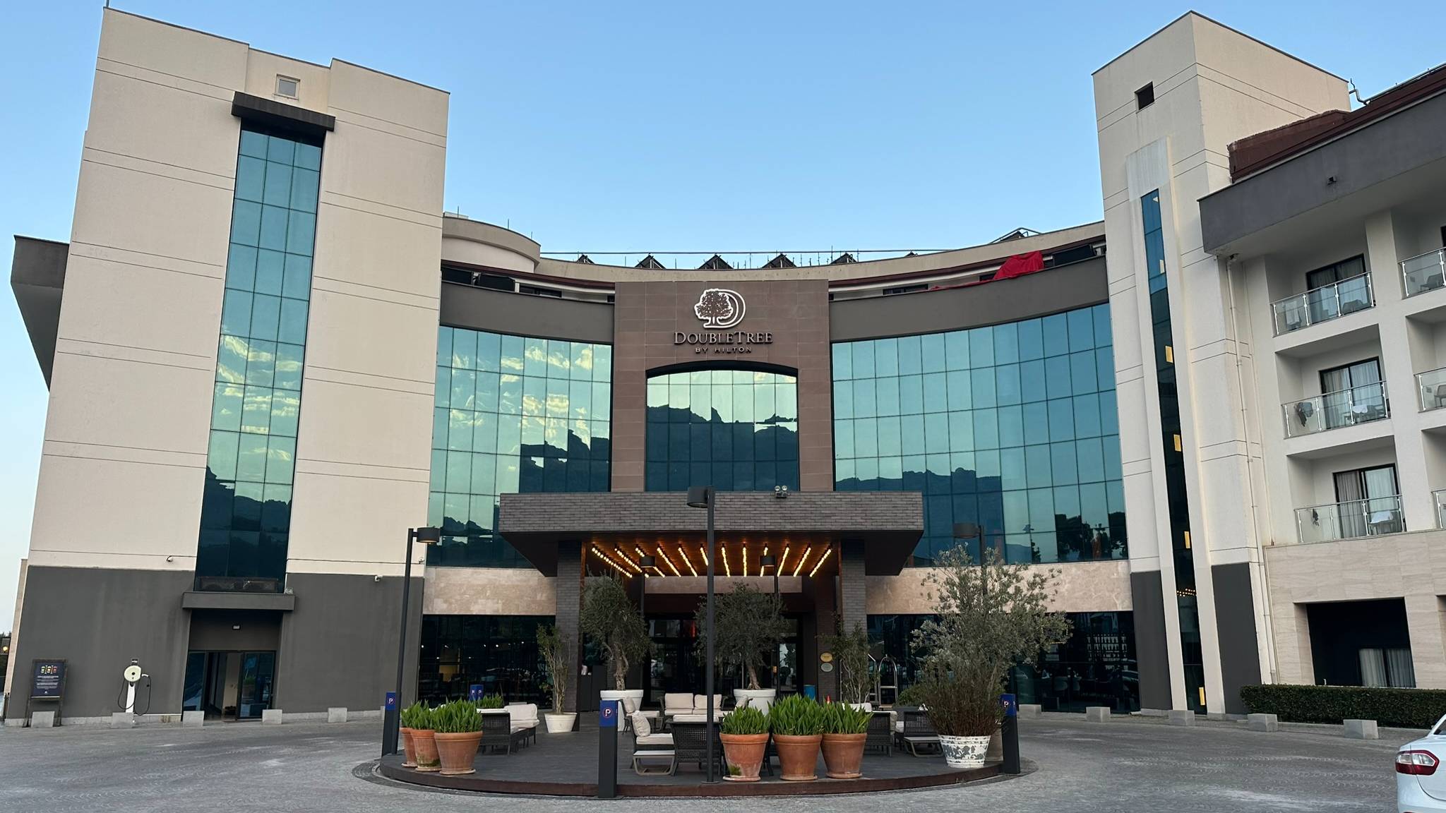 DoubleTree by Hilton Antalya Kemer 5*. Корпус, номер, территория. Апрель 2025 г.