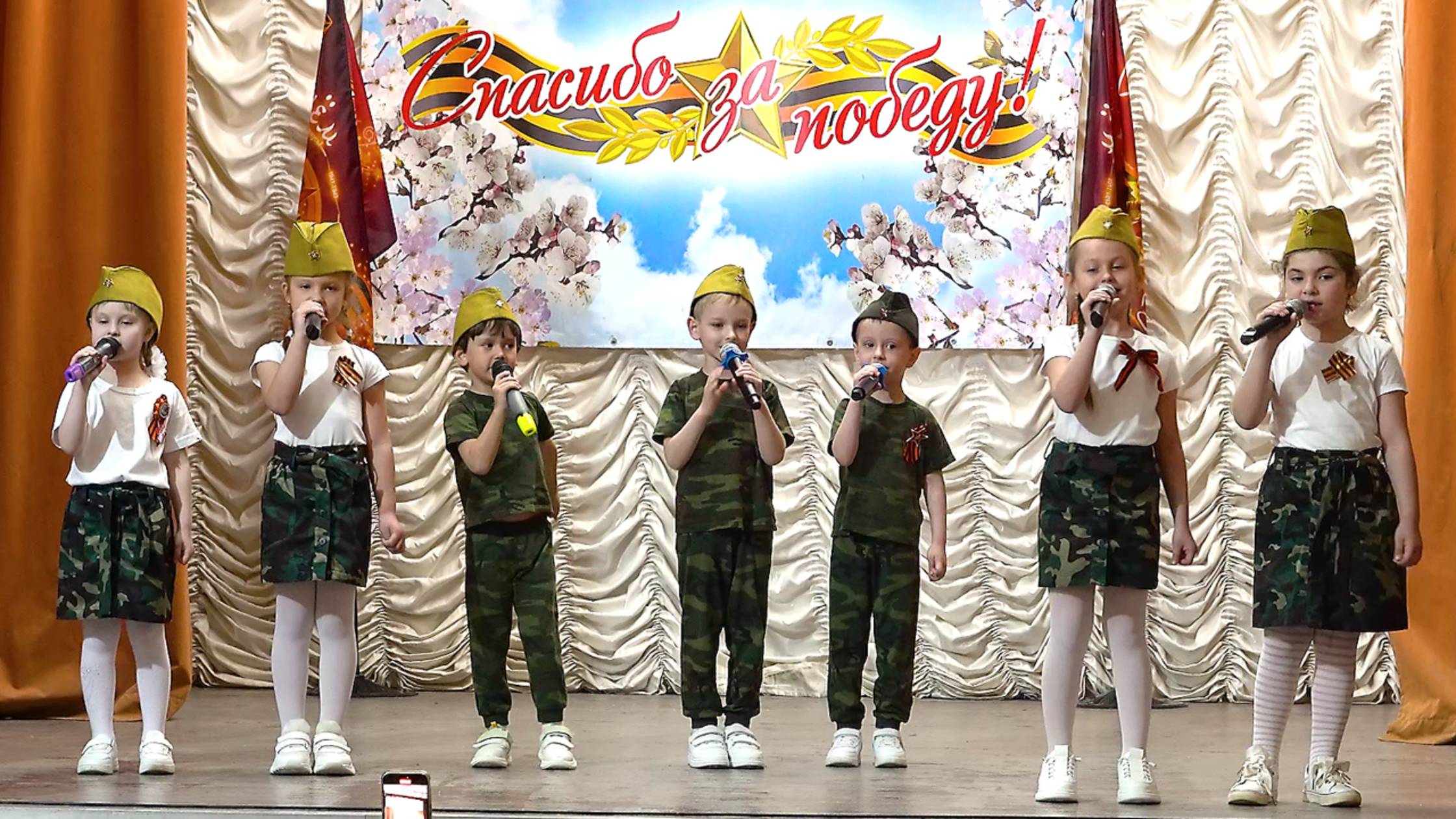 Концерт студии эстрадного вокала «Краски» к Дню Победы. Май 2025