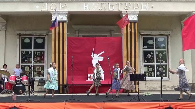 " Довоюй, родной !"  Хореографический коллектив " Притяжение".  Ефремовский ДК.