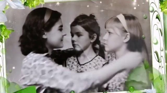 Ожившее старое фото. В середине я и мои сестры, прошло 55 лет.Обнимемся в конце мая в Питере.