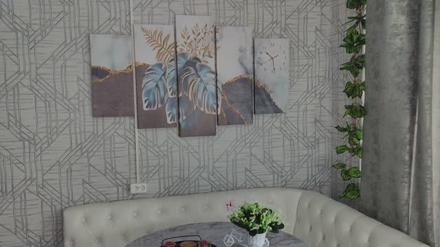 Стена в столовой оформлена – модульная картина с часами заняла своё место 🔥