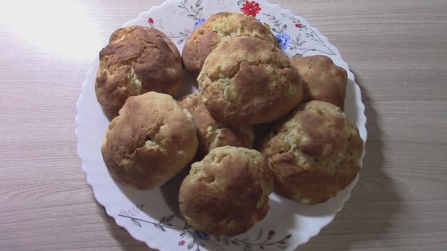 ВОСХИТИТЕЛЬНЫЕ БУЛОЧКИ С ЯБЛОКАМИ И ТВОРОГОМ