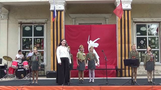 "Катюша"    Детский вокальный коллектив "Весёлые нотки."