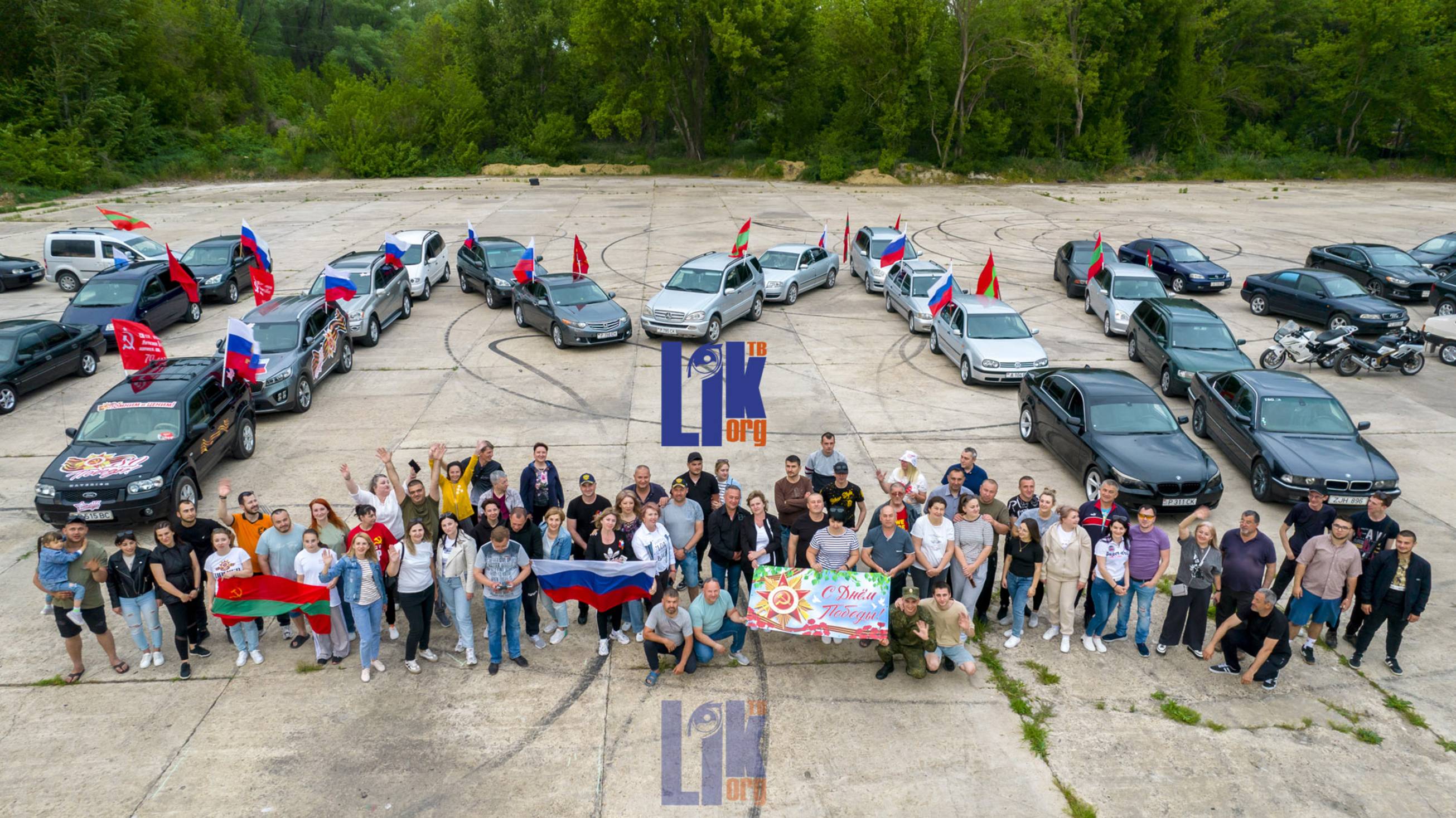 Автофлешмоб Победы: в Рыбнице из машин выстроили "9 Мая"