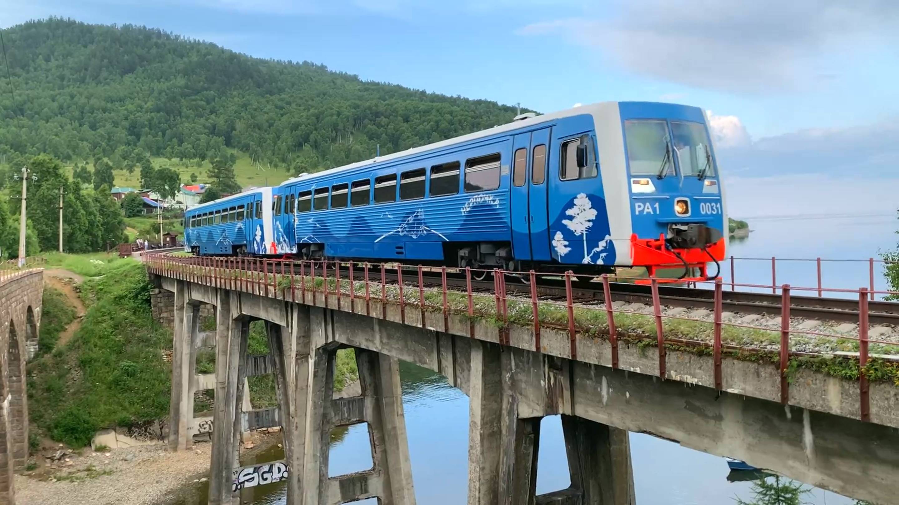 Байкал: рельсовый автобус "Нерпочка" - наслаждаюсь красивой природой озера летом