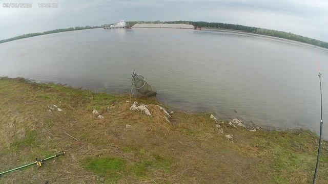 Поездка на природу отдыхаем ловим рыбку. УЖ приходил в гости. Всех с Днем победы.