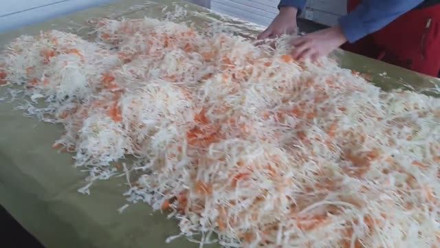 Солим капусту на зиму. Готовим ужин в казане.