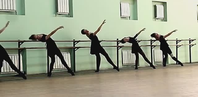 УПРАЖНЕНИЯ У ПАЛКИ-4 ДЕВОЧКИ—НА МУЗЫКУ ГРИГА