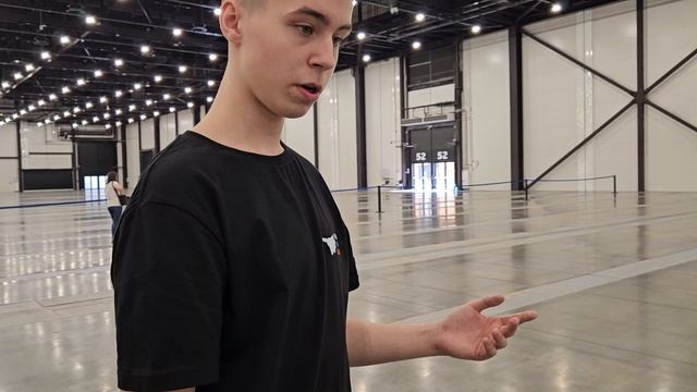 Первые ласточки клуба "Фан-фан биплан", лёгкие радиоуправляемые бипланы-копии для полётов в зале.