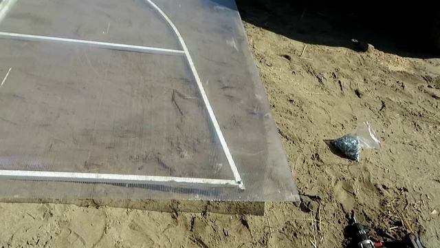 Сборка поликарбонатной теплицы