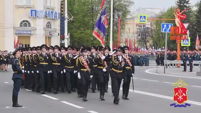 Победным маршем и исполнением "Катюши" завершили участие в параде кузбасские полицейские