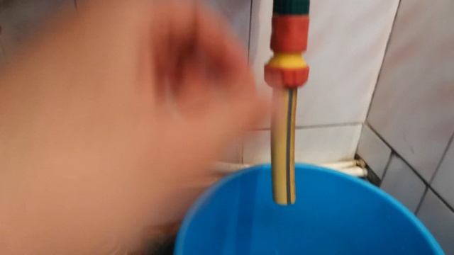 Отвод чтобы набирать воду в ведро. Удобный, логичный, почему раньше не сделали