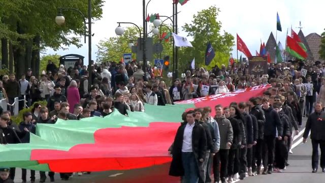 Праздничное шествие на День Победы в Лиде