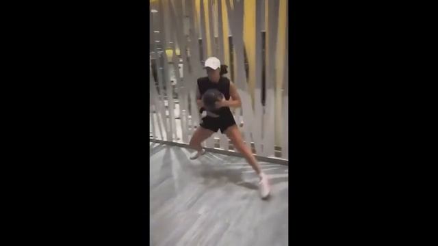 Техника Иги Святек и Хольгера Руна: Как профессионалы готовятся к матчу