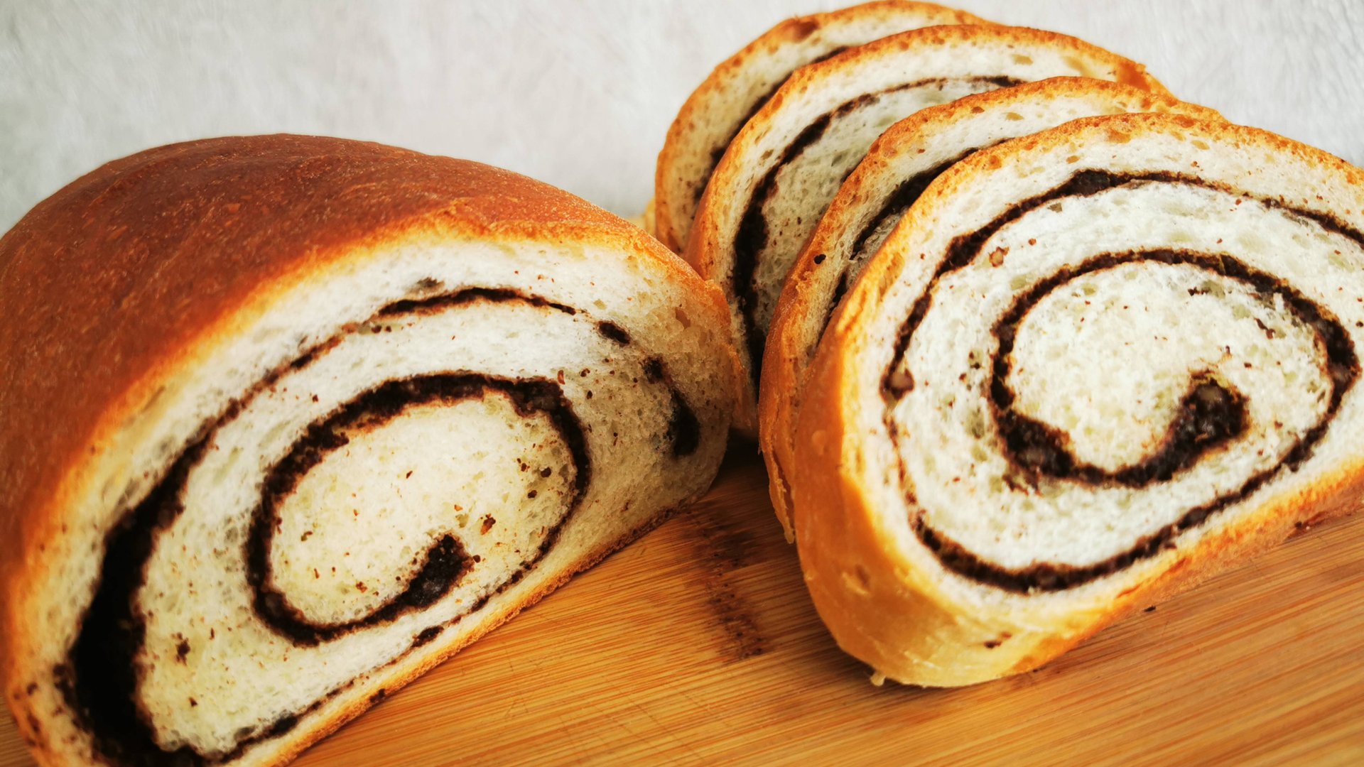 Рулет с грецкими орехами и какао. Простои и вкусный рецепт к чаю.