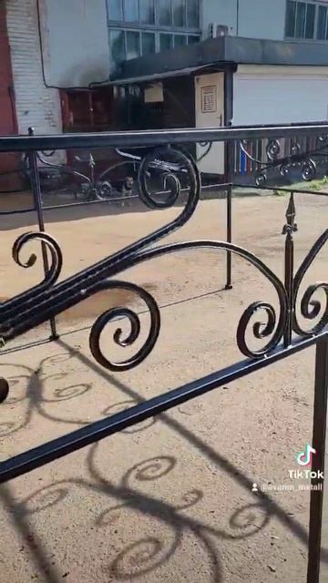 Оградка для кладбище I Оградка из металла I Ограда с элементами ковки