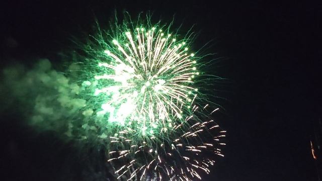 Салют в честь 80-летнего юбилея Великой Победы.