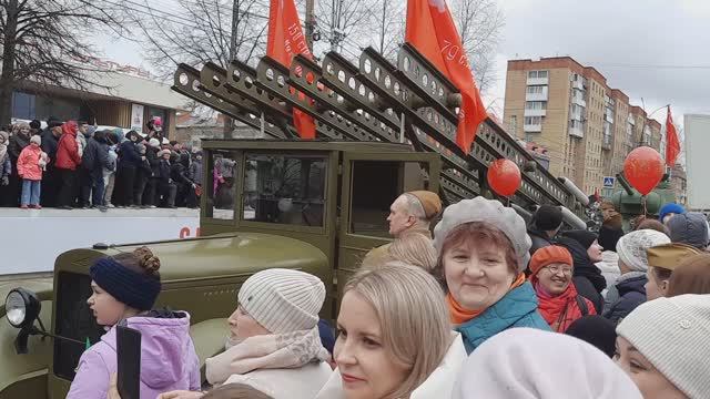 Ухта отмечает День Победы: Парадный расчет и вертолеты! 9 Мая 2025