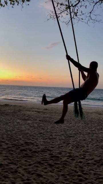 Таиланд. Пхукет. Банановый пляж. Качели. Закат. #shorts