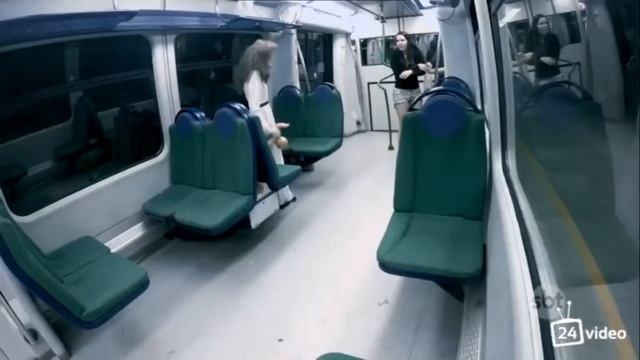 прикол в метро с девочкой призраком