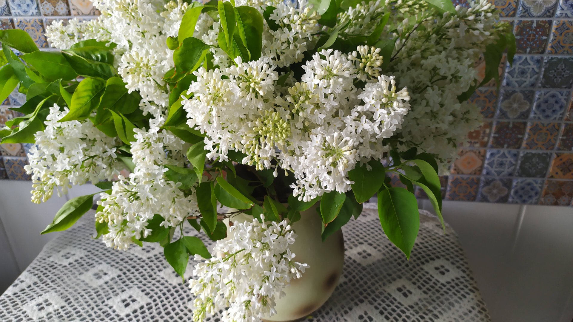 Как сохранить букет сирени,черемухи подольше.