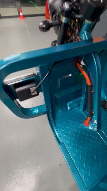 Грузовой электроскутер Rockwild Cargo Max. Везет 1 тонну