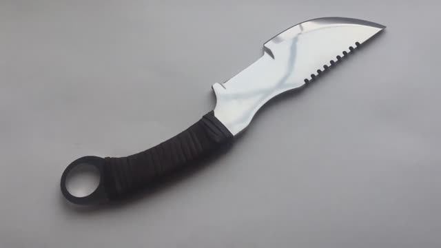 Нож ТРЕКЕР скелетного типа, с обмоткой рукояти.