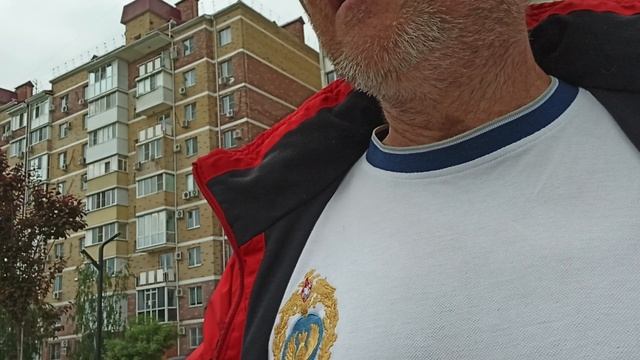 Откуда у деда новая Французская куртка