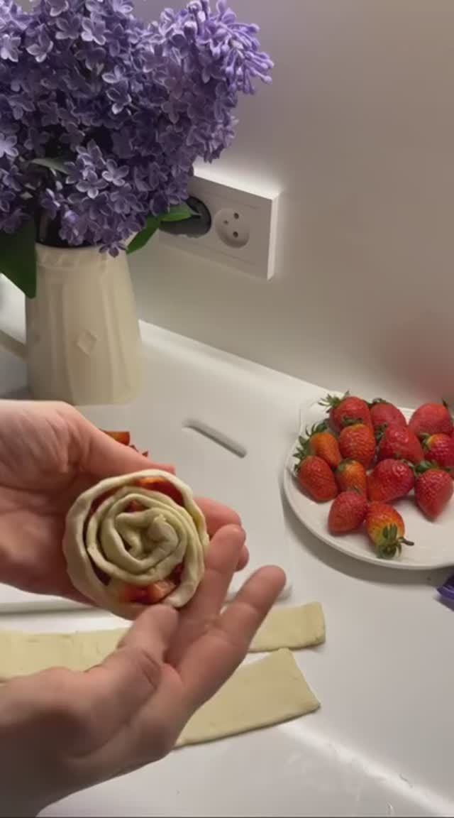 А есть что сладенькое к чаю?🧁