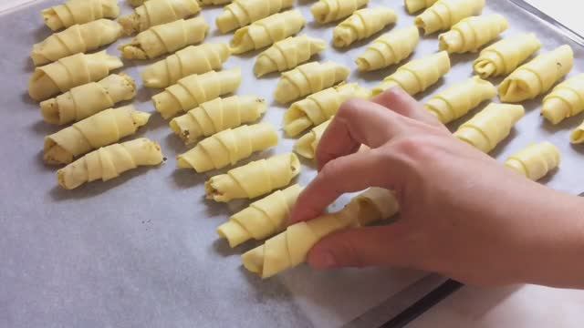 Универсальное Тесто  рецепт рассыпчатые Рогалики с ореховой начинкой