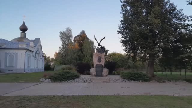 Вознесенская церковь. Калязин. Старое кладбище-стадион. Памятник Скопин-Шуйскому.