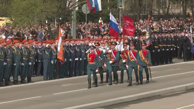 Парадные расчеты и военная техника прошли праздничным маршем в Биробиджане 9 мая 2025