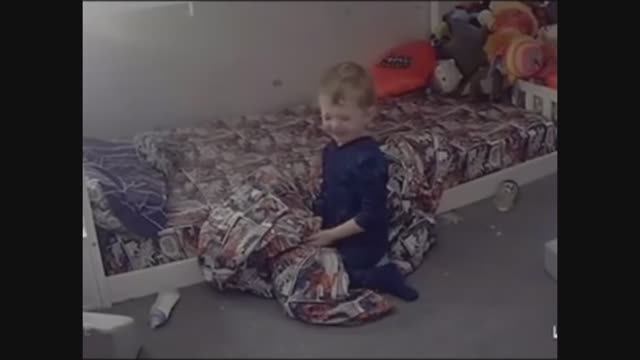 Невидимка потянул спящего мальчика за ногу