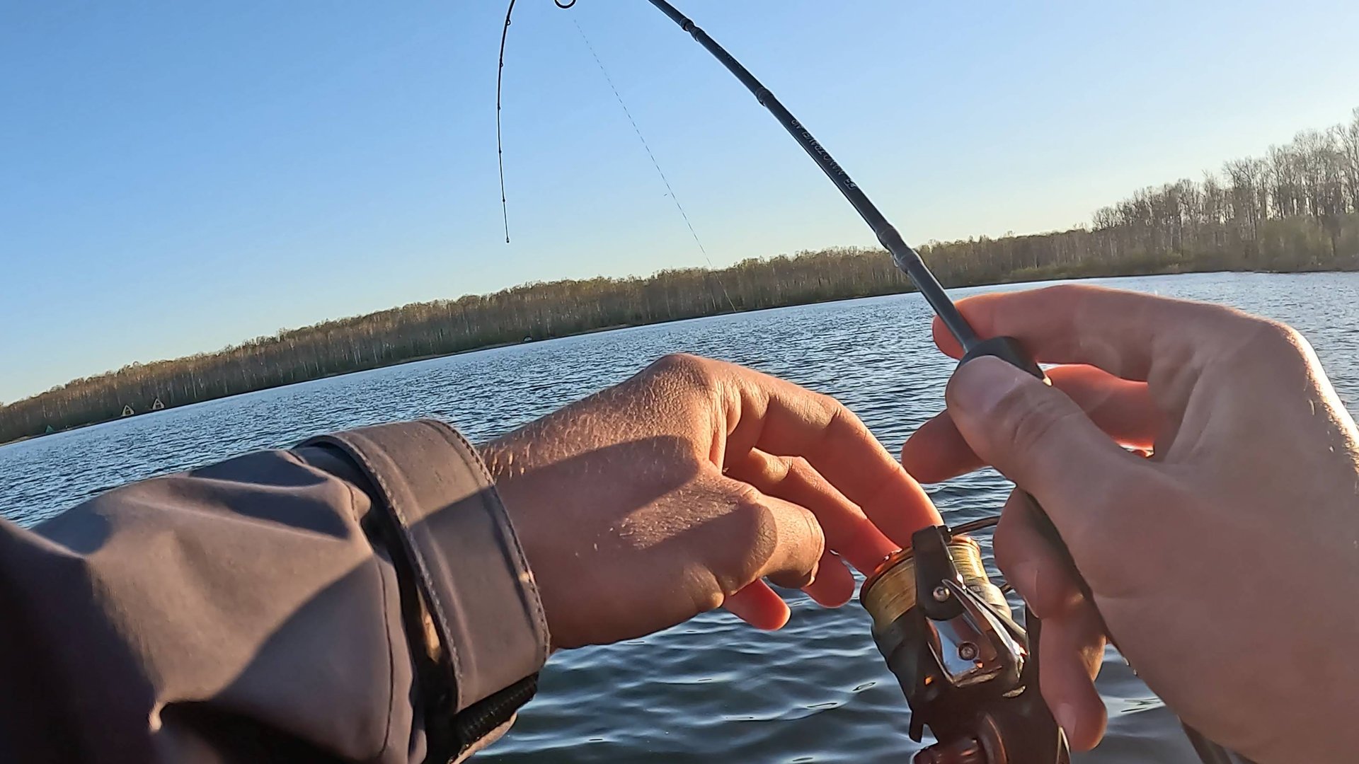 МОРМЫШИНГ в камышах. РЕКОРДНАЯ РЫБА на тончайшую леску. Рыбалка. Май