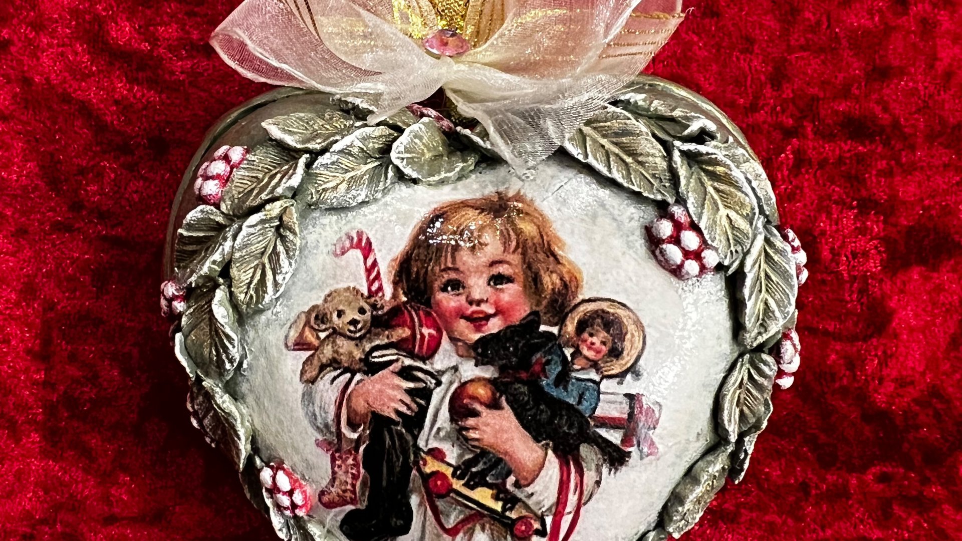 Новогодние игрушки в ретро стиле