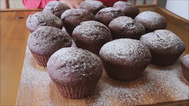 Самый ВКУСНЫЙ ПРОСТОЙ и БЫСТРЫЙ рецепт ШОКОЛАДНЫЕ КЕКСЫ с ТВОРОЖНОЙ начинкой Всё ГОТОВИМ ДОМА