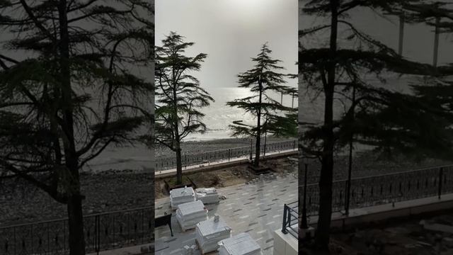 Море с балкона отеля Кукуруза. 
Африканская пыль ,солнца не видно….
Весна апрель 2024 год