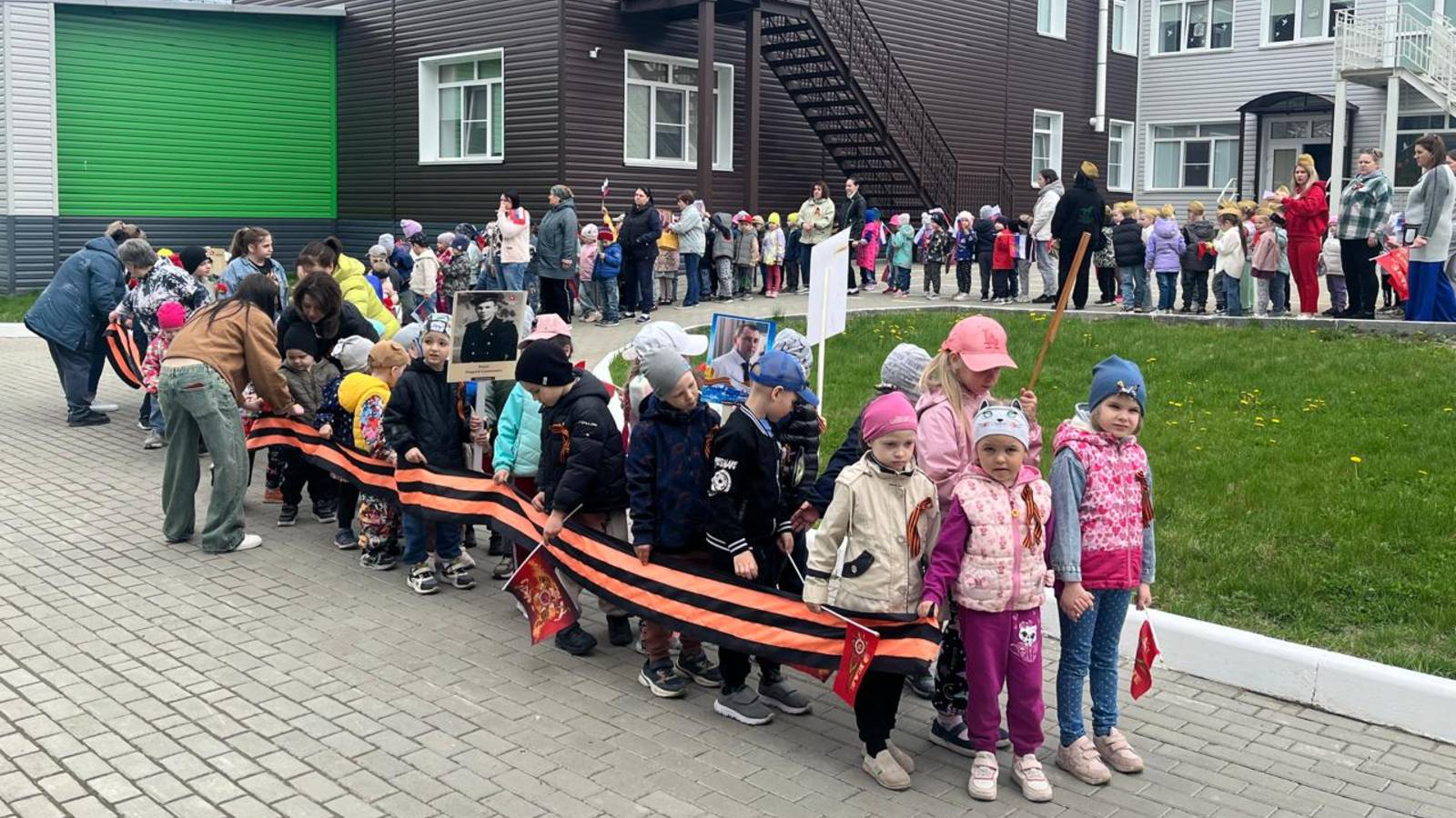 Бессмертный полк в честь 80 летия Победы в детском саду №4 г. Новоалтайск.