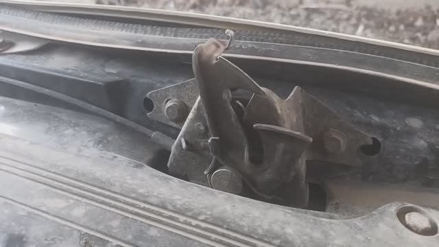 Как отрегулировать замок капота на Пассате Б 3. Регулировка замка капота на пассате б3.