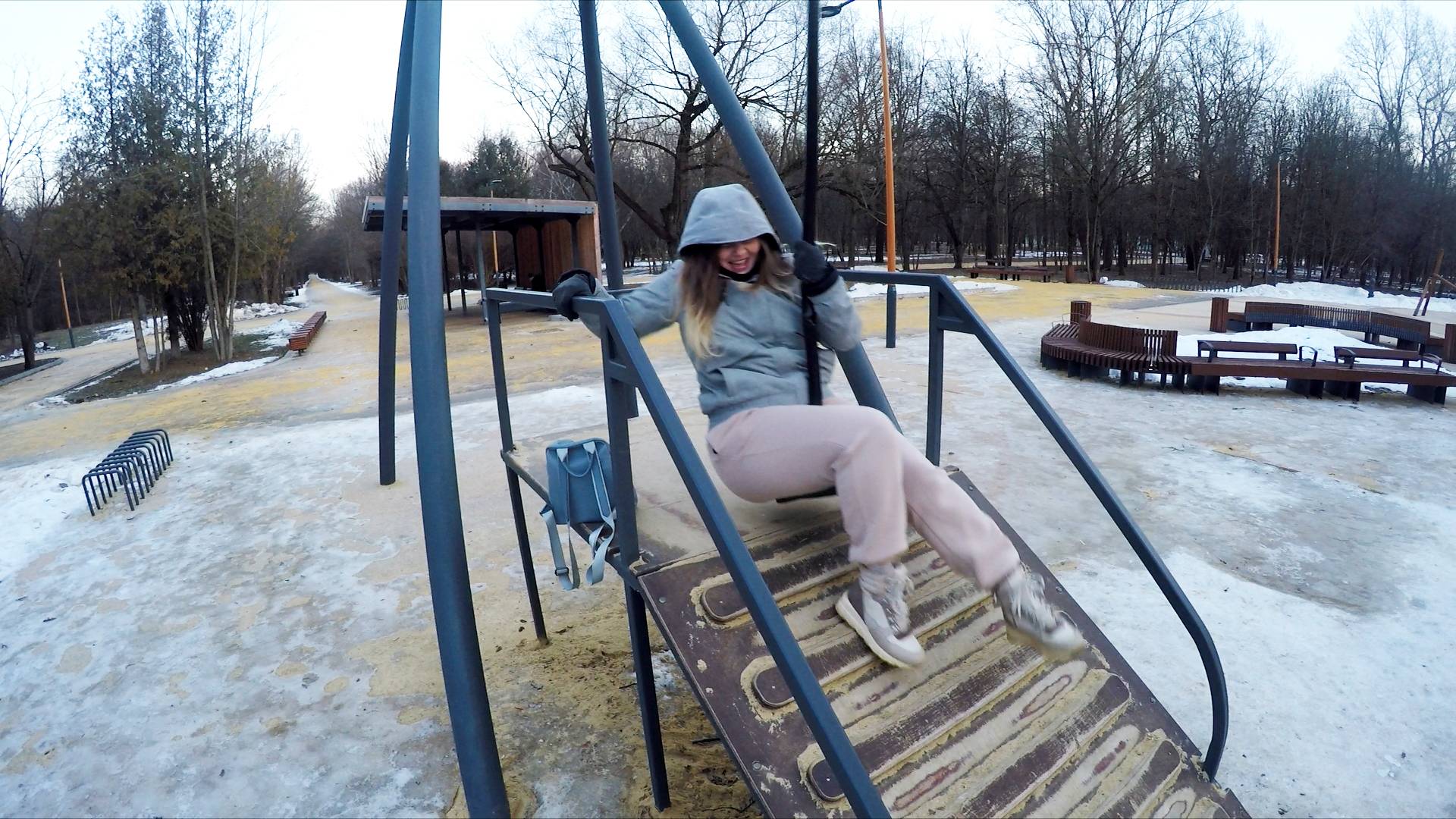 Влог: Шок - странный парень бегун в маске Ему не холодно ? / Развлекаемся с мужем