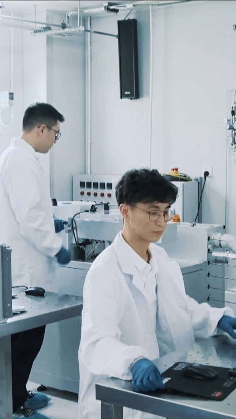 Вечная память: Китай создал графеновый чип для ИИ будущего