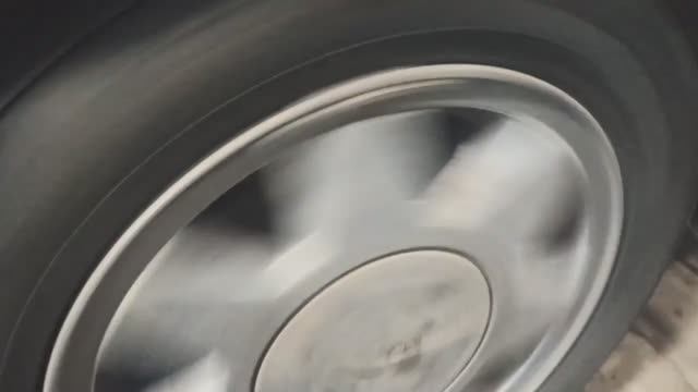 Как должно крутиться исправное колесо на Пассате Б3 Как шумит задний ступичный подшипник на пассате