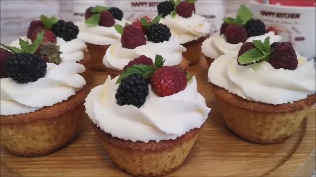 КЕКСЫ с АПЕЛЬСИНОВЫМ КУРДОМ. Украшение СЛИВОЧНЫМ КРЕМОМ и ЯГОДАМИ. Самые ВКУСНЫЕ и НЕЖНЫЕ кексы