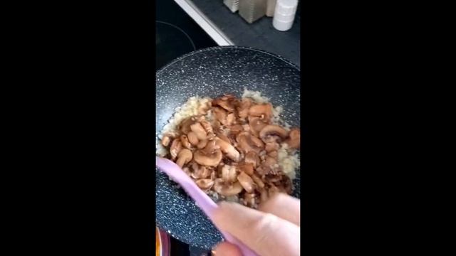 Паста с грибами и грудкой