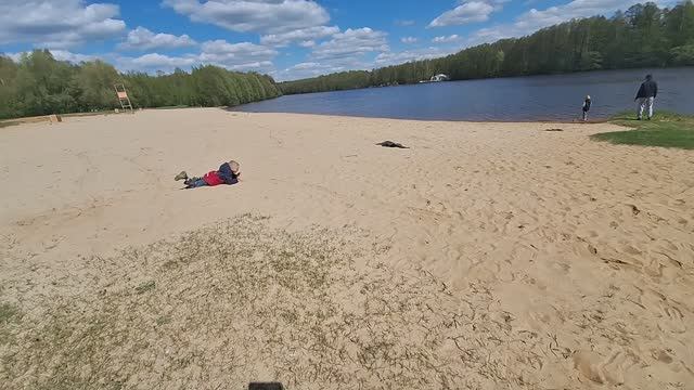 Приехали на пляж вне сезон