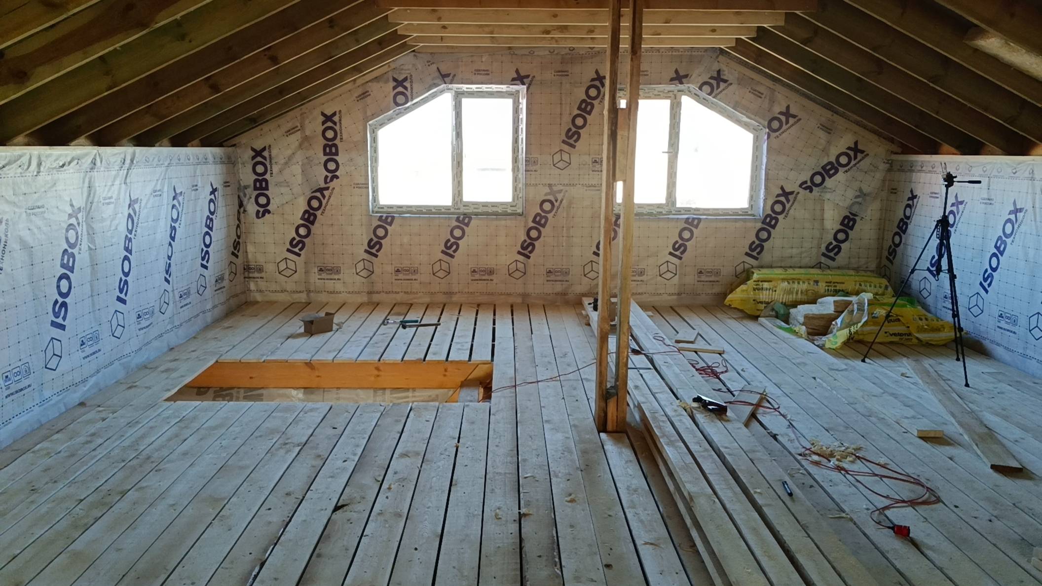 Дом Сани и Кати. Делаем пол на втором этаже и лестницу времянку.