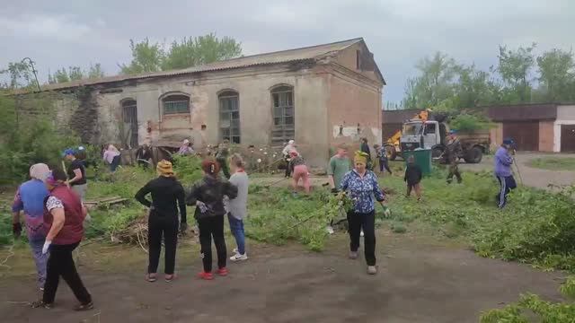 Праздничный субботник посвященный 80-летию Дня Победы в Усть Чарышской Пристани