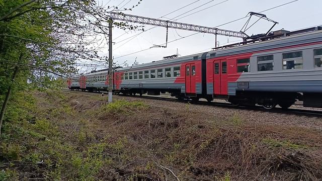 ЭД4М 0082 Сообщением Санкт-Петербург Финляндский - Сосново отправляется от ст. Девяткино
